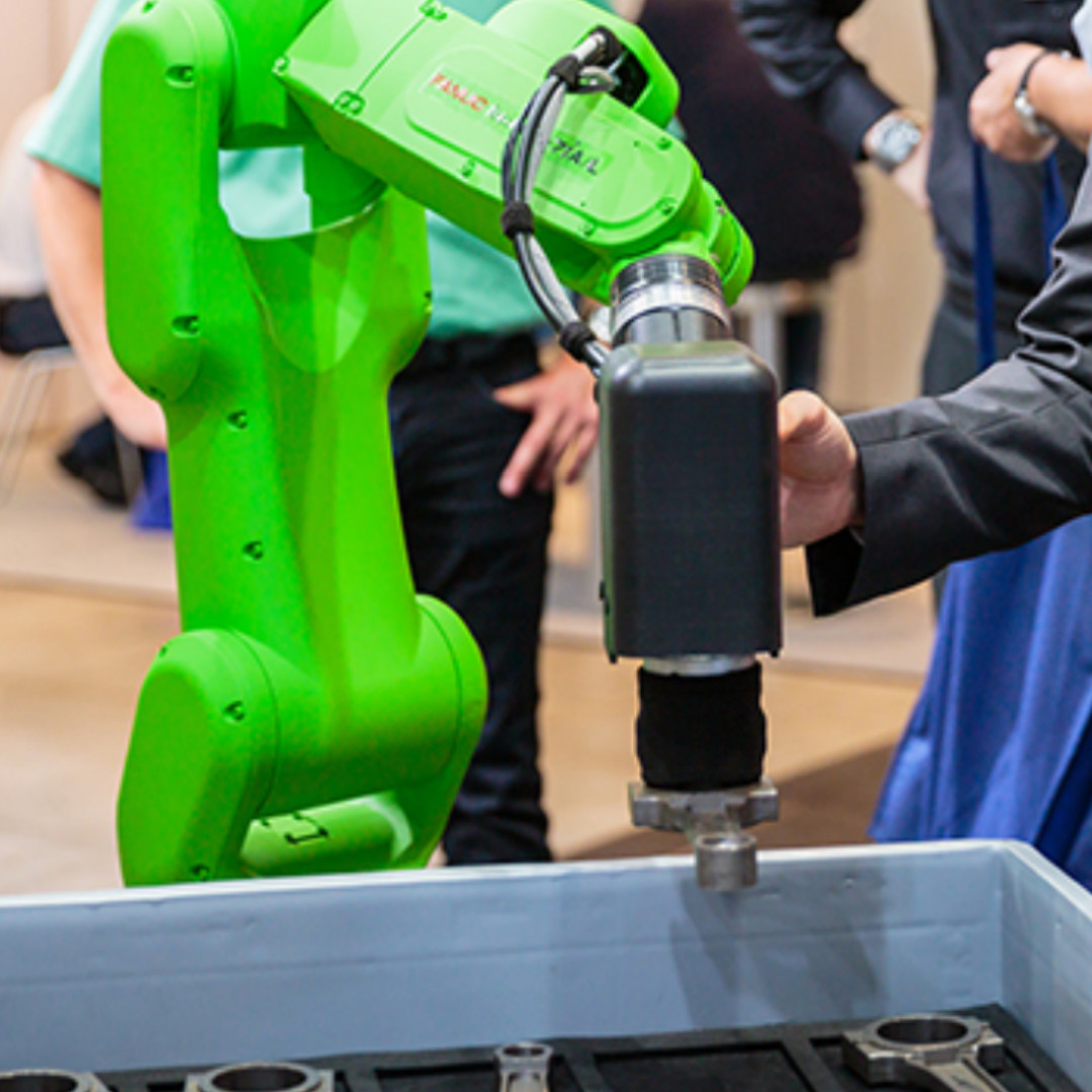 Fanuc CR -7iA Robot colaborativo con Ewellix Robot Axis de elevación ...